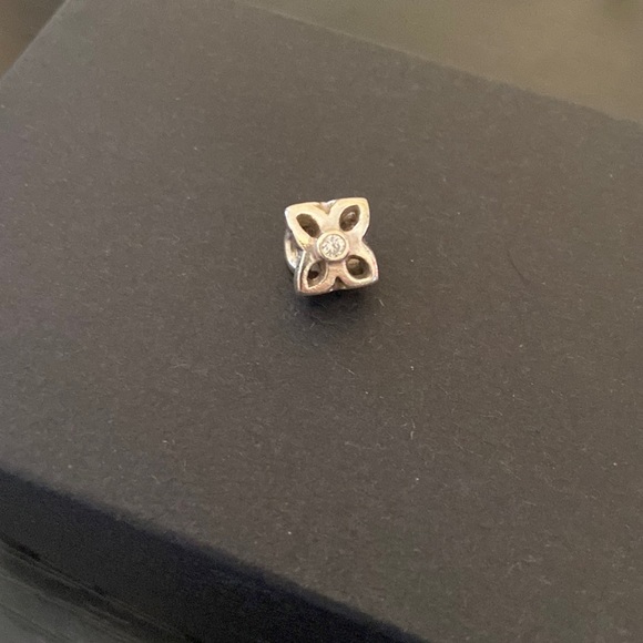 Pandora | Jewelry | Pandora Flower Bed With Diamond Center | Poshmark